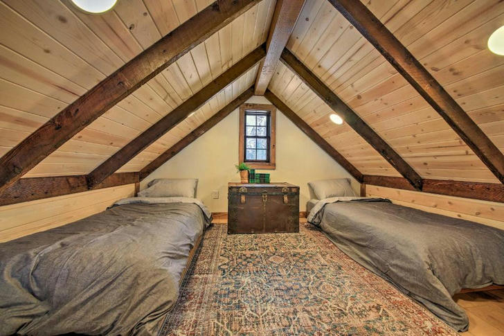 This Cabin Deep In The Woods Actually Has An Internet Connection. Come ...