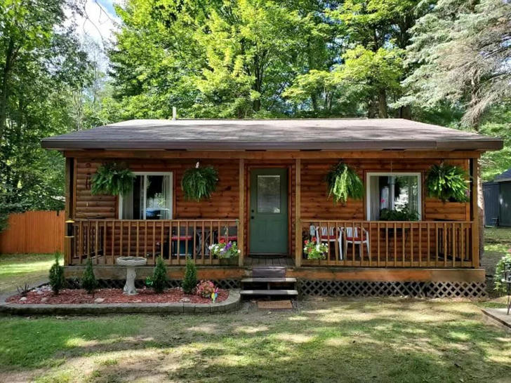 Let's take a peek at this Perfect Vacation Cabin