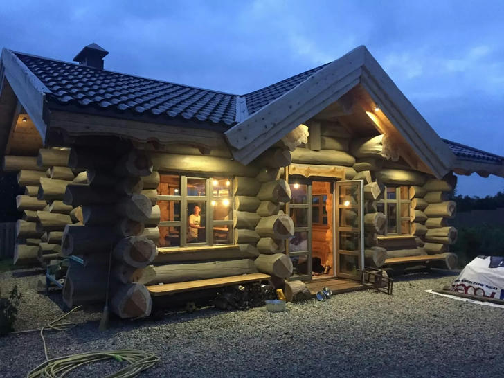 Man Built A Tiny Log Cabin, See Inside This Dreamy House!