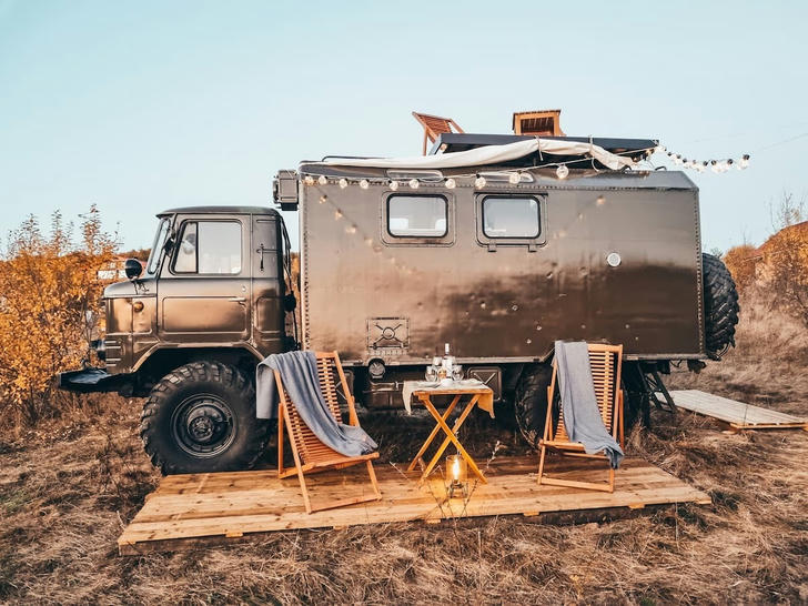 Take a Peek Inside This Super Cool 1980s Camper Van!
